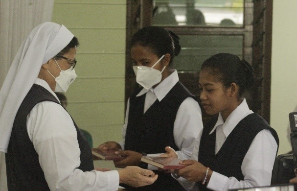 MENJADI SUSTER? SIAPA TAKUT! - Misionaris Claris Indonesia